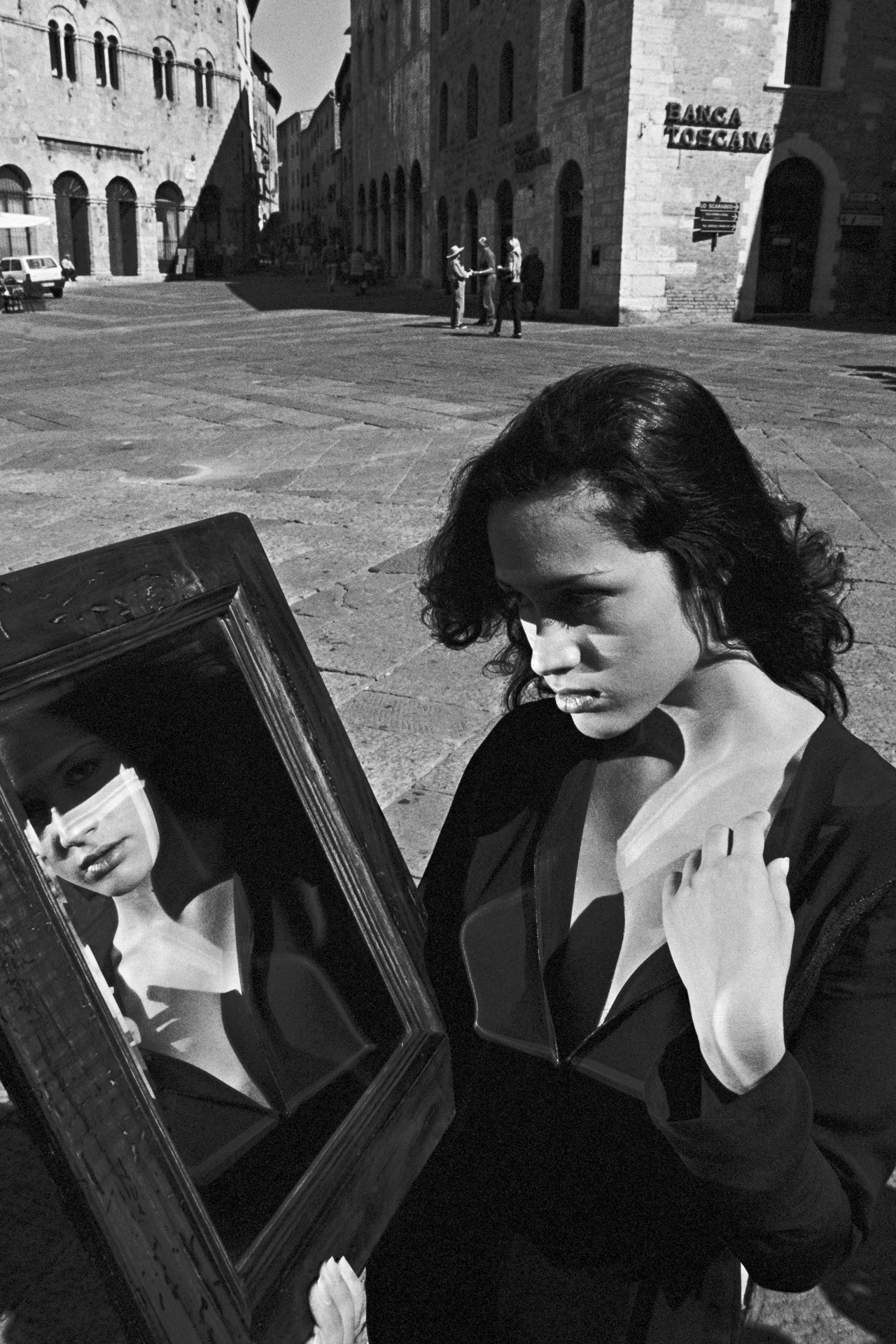 Marianna Santoni presenta la nuova mostra di Scianna